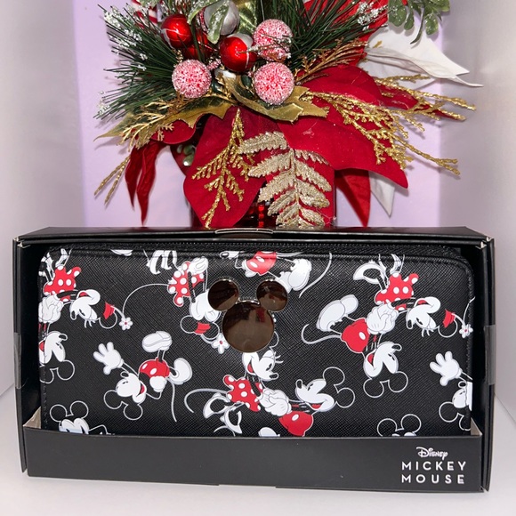 Disney | Accessories | Disney Mickey Minnie Wallet Nib | Poshmark